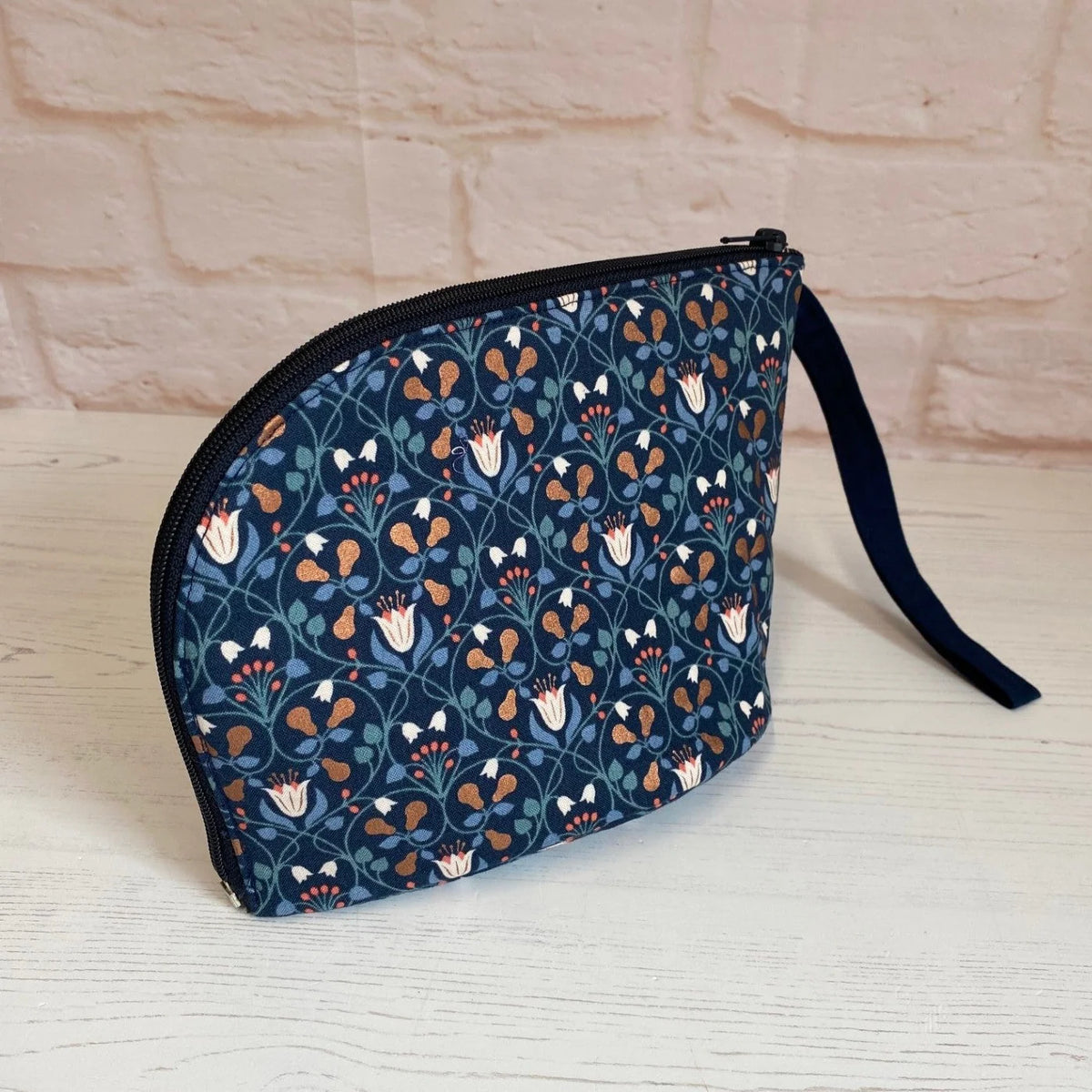 Rounded Zip Purse Pattern – Sew Modern Bags